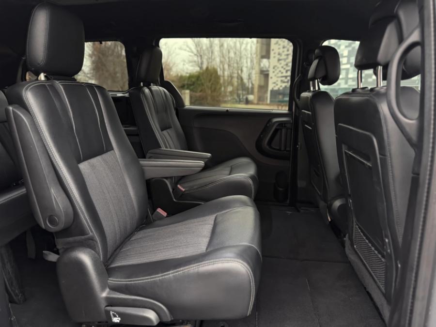 Pelēks Lancia Voyager 2015 Rīga, ar dzinēja tilpumu 2.80 L un nobraukumu 0 tūkst. km par 8500 €, foto 7 vietnē AUTOMOTO.COM.LV