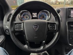 Pelēks Lancia Voyager 2015 Rīga, ar dzinēja tilpumu 2.80 L un nobraukumu 0 tūkst. km par 8500 €, foto 12 vietnē AUTOMOTO.COM.LV