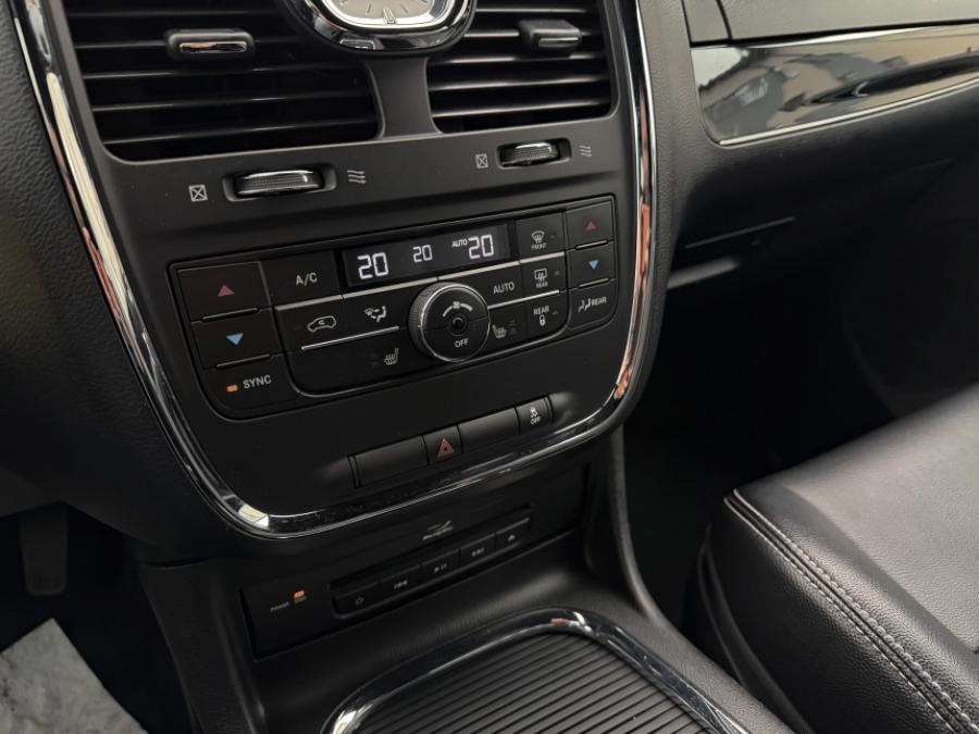 Pelēks Lancia Voyager 2015 Rīga, ar dzinēja tilpumu 2.80 L un nobraukumu 0 tūkst. km par 8500 €, foto 13 vietnē AUTOMOTO.COM.LV