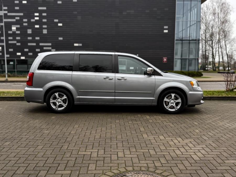 Pelēks Lancia Voyager 2015 Rīga, ar dzinēja tilpumu 2.80 L un nobraukumu 0 tūkst. km par 8500 €, foto 18 vietnē AUTOMOTO.COM.LV