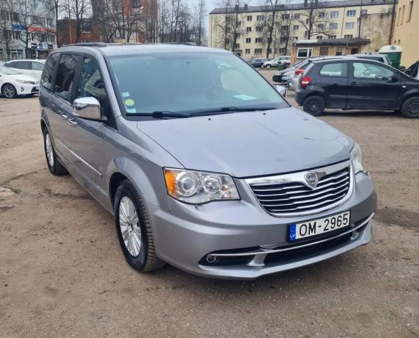 Pelēks Lancia Voyager 2015 Jelgava, ar dzinēja tilpumu 2.80 L un nobraukumu 187 tūkst. km par 10750 €, foto 4 vietnē AUTOMOTO.COM.LV