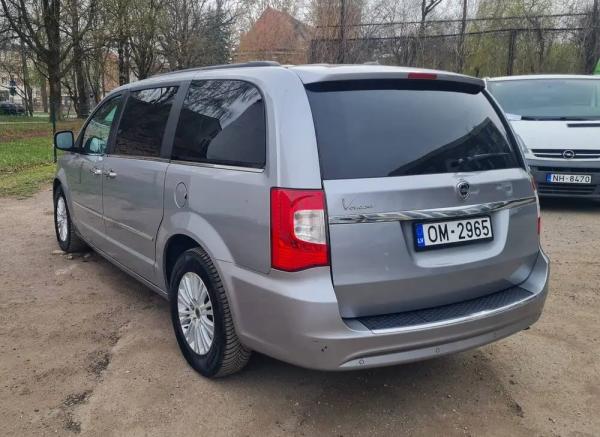 Pelēks Lancia Voyager 2015 Jelgava, ar dzinēja tilpumu 2.80 L un nobraukumu 187 tūkst. km par 10750 €, foto 7 vietnē AUTOMOTO.COM.LV