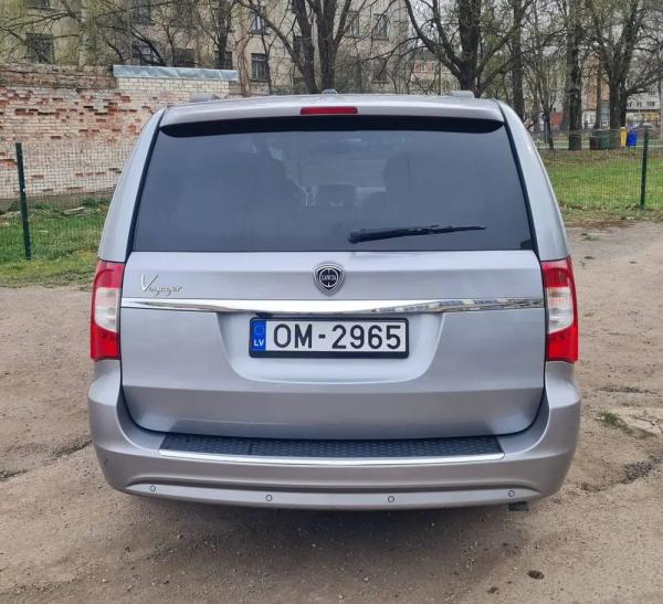 Pelēks Lancia Voyager 2015 Jelgava, ar dzinēja tilpumu 2.80 L un nobraukumu 187 tūkst. km par 10750 €, foto 9 vietnē AUTOMOTO.COM.LV