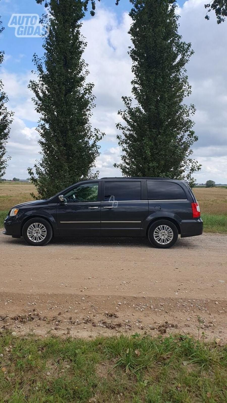 Grey Lancia Voyager 2011 in Kaunas, with an engine capacity of 2.80 L and mileage of 228 thousand km for 6300 €, photo 2 on AUTOMOTO.COM.LV