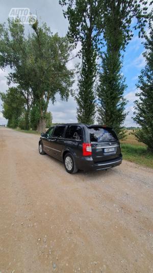 Grey Lancia Voyager 2011 in Kaunas, with an engine capacity of 2.80 L and mileage of 228 thousand km for 6300 €, photo 3 on AUTOMOTO.COM.LV