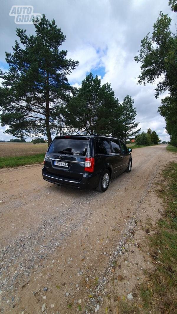Grey Lancia Voyager 2011 in Kaunas, with an engine capacity of 2.80 L and mileage of 228 thousand km for 6300 €, photo 5 on AUTOMOTO.COM.LV