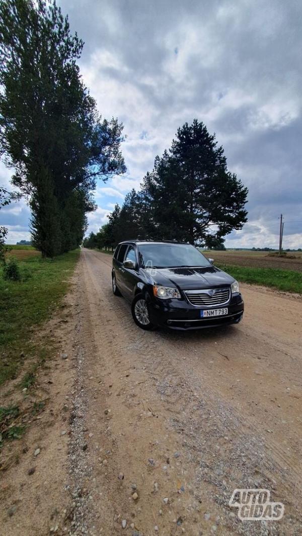 Grey Lancia Voyager 2011 in Kaunas, with an engine capacity of 2.80 L and mileage of 228 thousand km for 6300 €, photo 7 on AUTOMOTO.COM.LV
