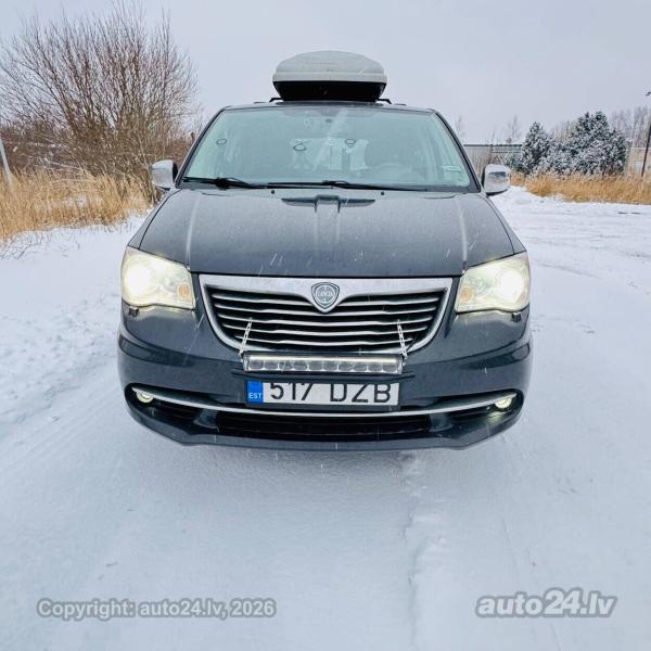 Pelēks Lancia Voyager 2011 Mardu, ar dzinēja tilpumu 2.80 L un nobraukumu 295 tūkst. km par 7500 €, foto 1 vietnē AUTOMOTO.COM.LV