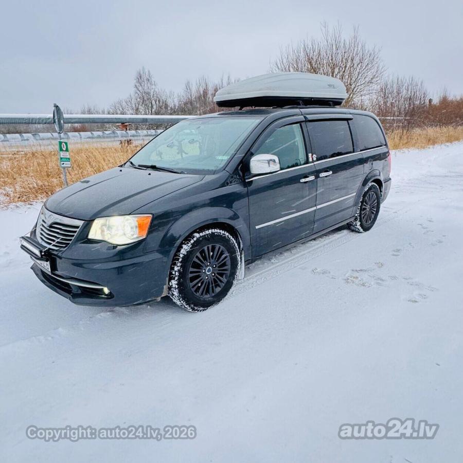 Pelēks Lancia Voyager 2011 Mardu, ar dzinēja tilpumu 2.80 L un nobraukumu 295 tūkst. km par 7500 €, foto 3 vietnē AUTOMOTO.COM.LV