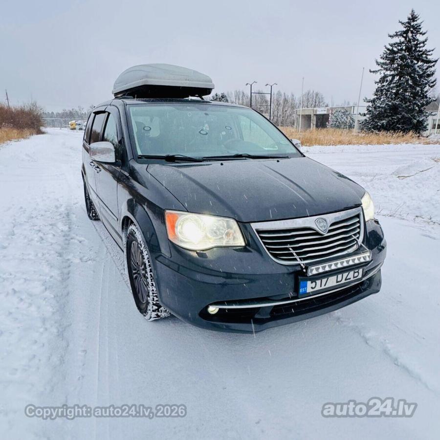 Pelēks Lancia Voyager 2011 Mardu, ar dzinēja tilpumu 2.80 L un nobraukumu 295 tūkst. km par 7500 €, foto 5 vietnē AUTOMOTO.COM.LV