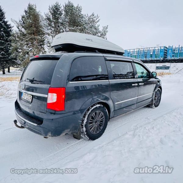 Pelēks Lancia Voyager 2011 Mardu, ar dzinēja tilpumu 2.80 L un nobraukumu 295 tūkst. km par 7500 €, foto 6 vietnē AUTOMOTO.COM.LV
