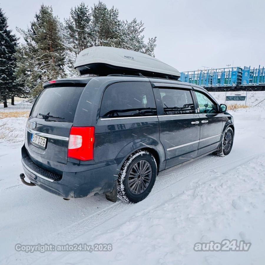 Pelēks Lancia Voyager 2011 Mardu, ar dzinēja tilpumu 2.80 L un nobraukumu 295 tūkst. km par 7500 €, foto 6 vietnē AUTOMOTO.COM.LV