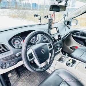 Pelēks Lancia Voyager 2011 Mardu, ar dzinēja tilpumu 2.80 L un nobraukumu 295 tūkst. km par 7500 €, foto 11 vietnē AUTOMOTO.COM.LV