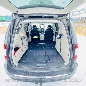 Pelēks Lancia Voyager 2011 Mardu, ar dzinēja tilpumu 2.80 L un nobraukumu 295 tūkst. km par 7500 €, foto 15 vietnē AUTOMOTO.COM.LV