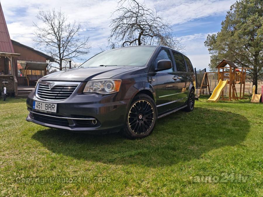 Grey Lancia Voyager 2011 in Tallinn, with an engine capacity of 2.80 L and mileage of 394 thousand km for 3999 €, photo 3 on AUTOMOTO.COM.LV