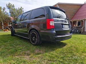 Grey Lancia Voyager 2011 in Tallinn, with an engine capacity of 2.80 L and mileage of 394 thousand km for 3999 €, photo 4 on AUTOMOTO.COM.LV