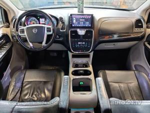 Grey Lancia Voyager 2011 in Tallinn, with an engine capacity of 2.80 L and mileage of 394 thousand km for 3999 €, photo 8 on AUTOMOTO.COM.LV