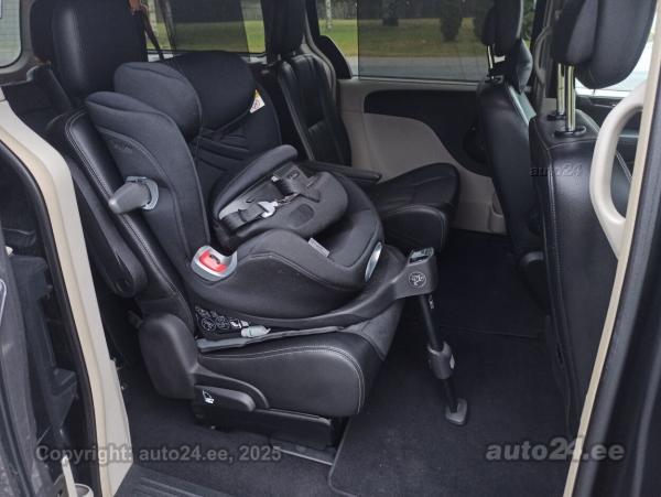 Pelēks Lancia Voyager 2012 Tallina, ar dzinēja tilpumu 2.80 L un nobraukumu 208 tūkst. km par 10500 €, foto 11 vietnē AUTOMOTO.COM.LV