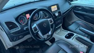 Pelēks Lancia Voyager 2012 Tallina, ar dzinēja tilpumu 2.80 L un nobraukumu 240 tūkst. km par 7999 €, foto 4 vietnē AUTOMOTO.COM.LV