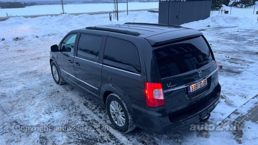 Pelēks Lancia Voyager 2012 Tallina, ar dzinēja tilpumu 2.80 L un nobraukumu 240 tūkst. km par 7999 €, foto 8 vietnē AUTOMOTO.COM.LV