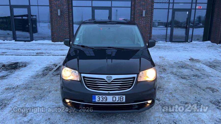 Pelēks Lancia Voyager 2012 Tallina, ar dzinēja tilpumu 2.80 L un nobraukumu 240 tūkst. km par 7999 €, foto 10 vietnē AUTOMOTO.COM.LV