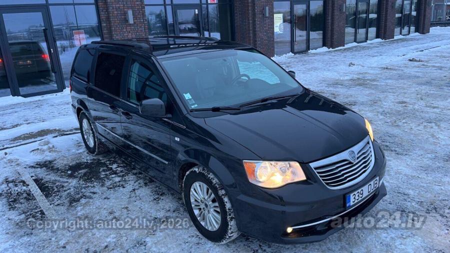 Pelēks Lancia Voyager 2012 Tallina, ar dzinēja tilpumu 2.80 L un nobraukumu 240 tūkst. km par 7999 €, foto 11 vietnē AUTOMOTO.COM.LV