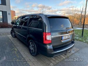 Pelēks Lancia Voyager 2012 Tartu, ar dzinēja tilpumu 2.80 L un nobraukumu 358 tūkst. km par 5599 €, foto 2 vietnē AUTOMOTO.COM.LV