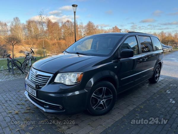 Grey Lancia Voyager 2012 in Tartu, with an engine capacity of 2.80 L and mileage of 358 thousand km for 5599 €, photo 3 on AUTOMOTO.COM.LV
