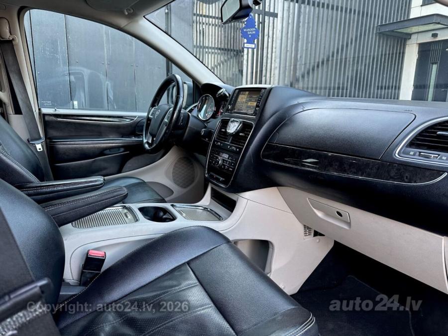 Pelēks Lancia Voyager 2012 Tartu, ar dzinēja tilpumu 2.80 L un nobraukumu 358 tūkst. km par 5599 €, foto 10 vietnē AUTOMOTO.COM.LV