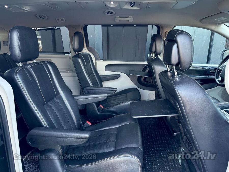 Pelēks Lancia Voyager 2012 Tartu, ar dzinēja tilpumu 2.80 L un nobraukumu 358 tūkst. km par 5599 €, foto 11 vietnē AUTOMOTO.COM.LV