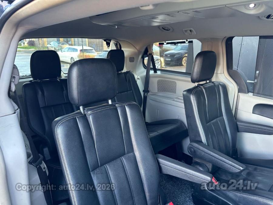 Pelēks Lancia Voyager 2012 Tartu, ar dzinēja tilpumu 2.80 L un nobraukumu 358 tūkst. km par 5599 €, foto 12 vietnē AUTOMOTO.COM.LV