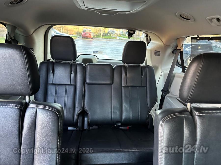 Pelēks Lancia Voyager 2012 Tartu, ar dzinēja tilpumu 2.80 L un nobraukumu 358 tūkst. km par 5599 €, foto 13 vietnē AUTOMOTO.COM.LV