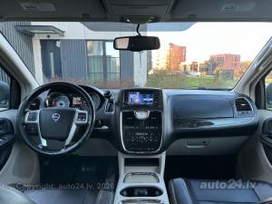 Pelēks Lancia Voyager 2012 Tartu, ar dzinēja tilpumu 2.80 L un nobraukumu 358 tūkst. km par 5599 €, foto 14 vietnē AUTOMOTO.COM.LV