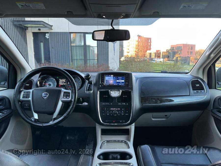Pelēks Lancia Voyager 2012 Tartu, ar dzinēja tilpumu 2.80 L un nobraukumu 358 tūkst. km par 5599 €, foto 14 vietnē AUTOMOTO.COM.LV