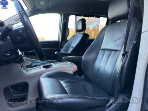 Pelēks Lancia Voyager 2012 Tartu, ar dzinēja tilpumu 2.80 L un nobraukumu 358 tūkst. km par 5599 €, foto 17 vietnē AUTOMOTO.COM.LV