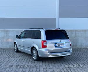 Grey Lancia Voyager 2012 in Tallinn, with an engine capacity of 2.80 L and mileage of 258 thousand km for 2700 €, photo 3 on AUTOMOTO.COM.LV