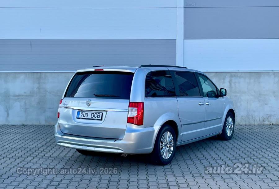 Grey Lancia Voyager 2012 in Tallinn, with an engine capacity of 2.80 L and mileage of 258 thousand km for 2700 €, photo 4 on AUTOMOTO.COM.LV