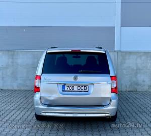 Grey Lancia Voyager 2012 in Tallinn, with an engine capacity of 2.80 L and mileage of 258 thousand km for 2700 €, photo 5 on AUTOMOTO.COM.LV