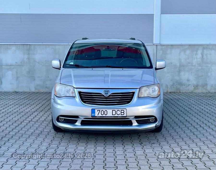 Grey Lancia Voyager 2012 in Tallinn, with an engine capacity of 2.80 L and mileage of 258 thousand km for 2700 €, photo 6 on AUTOMOTO.COM.LV