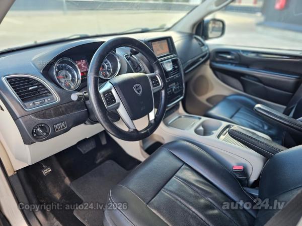 Grey Lancia Voyager 2012 in Tallinn, with an engine capacity of 2.80 L and mileage of 248 thousand km for 4998 €, photo 7 on AUTOMOTO.COM.LV
