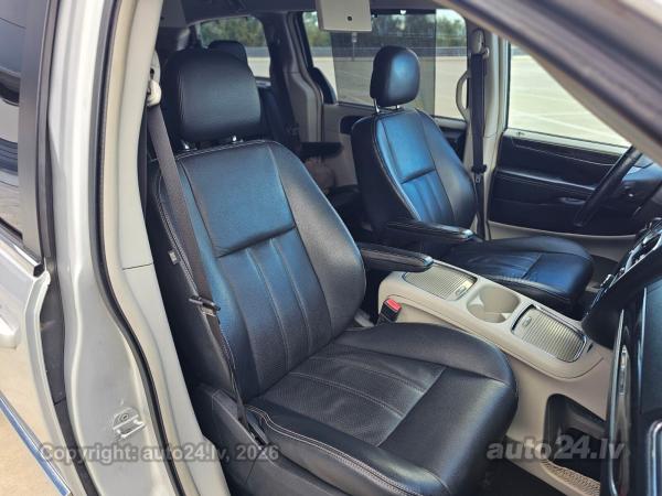 Grey Lancia Voyager 2012 in Tallinn, with an engine capacity of 2.80 L and mileage of 248 thousand km for 4998 €, photo 11 on AUTOMOTO.COM.LV