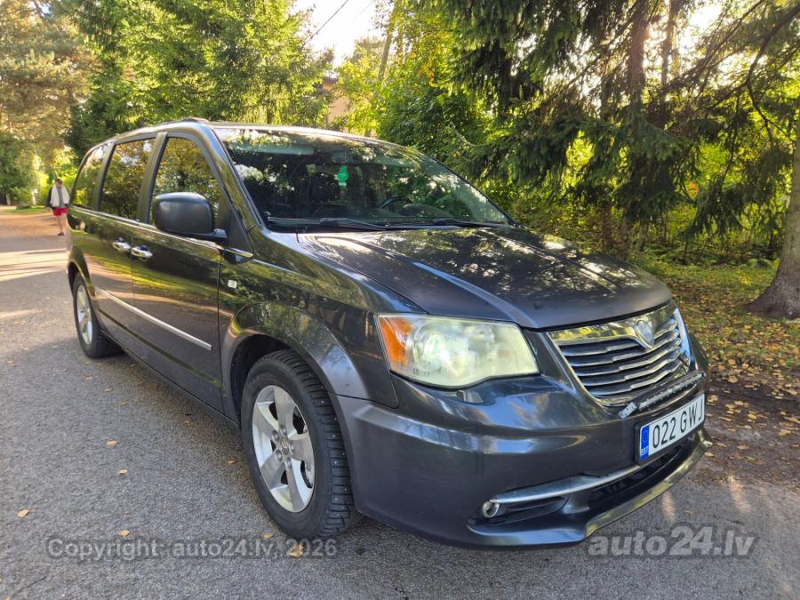 Pelēks Lancia Voyager 2012 Tallina, ar dzinēja tilpumu 2.80 L un nobraukumu 319 tūkst. km par 4999 €, foto 1 vietnē AUTOMOTO.COM.LV