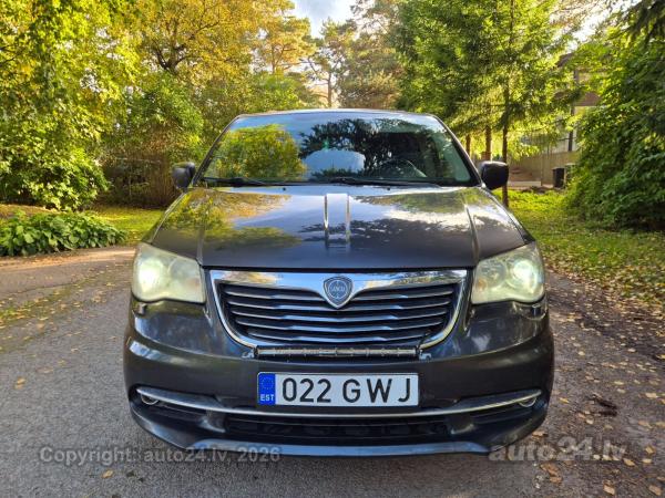 Grey Lancia Voyager 2012 in Tallinn, with an engine capacity of 2.80 L and mileage of 319 thousand km for 4999 €, photo 3 on AUTOMOTO.COM.LV