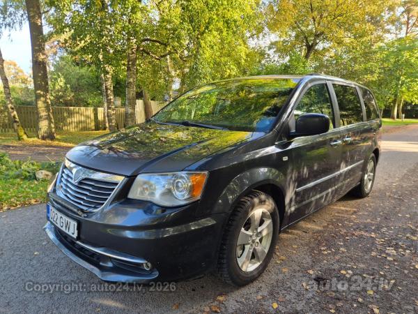 Grey Lancia Voyager 2012 in Tallinn, with an engine capacity of 2.80 L and mileage of 319 thousand km for 4999 €, photo 4 on AUTOMOTO.COM.LV