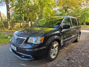 Pelēks Lancia Voyager 2012 Tallina, ar dzinēja tilpumu 2.80 L un nobraukumu 319 tūkst. km par 4999 €, foto 4 vietnē AUTOMOTO.COM.LV