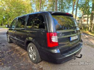 Pelēks Lancia Voyager 2012 Tallina, ar dzinēja tilpumu 2.80 L un nobraukumu 319 tūkst. km par 4999 €, foto 5 vietnē AUTOMOTO.COM.LV