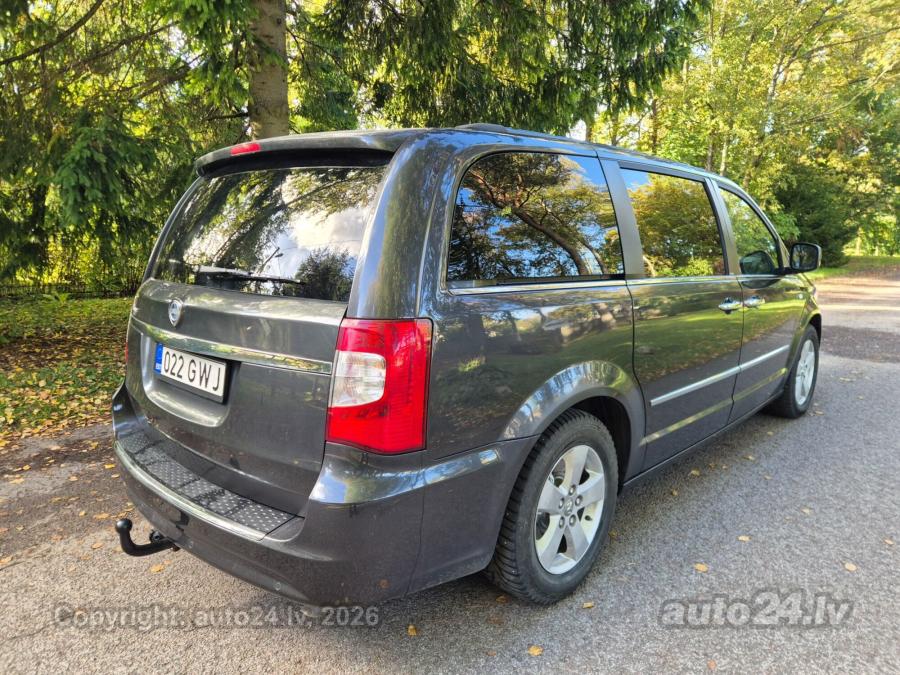 Pelēks Lancia Voyager 2012 Tallina, ar dzinēja tilpumu 2.80 L un nobraukumu 319 tūkst. km par 4999 €, foto 6 vietnē AUTOMOTO.COM.LV