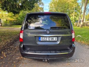Pelēks Lancia Voyager 2012 Tallina, ar dzinēja tilpumu 2.80 L un nobraukumu 319 tūkst. km par 4999 €, foto 7 vietnē AUTOMOTO.COM.LV