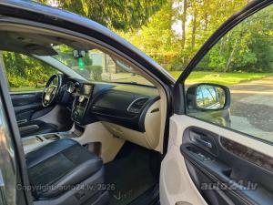 Pelēks Lancia Voyager 2012 Tallina, ar dzinēja tilpumu 2.80 L un nobraukumu 319 tūkst. km par 4999 €, foto 9 vietnē AUTOMOTO.COM.LV
