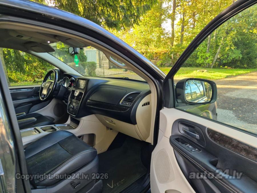 Pelēks Lancia Voyager 2012 Tallina, ar dzinēja tilpumu 2.80 L un nobraukumu 319 tūkst. km par 4999 €, foto 9 vietnē AUTOMOTO.COM.LV